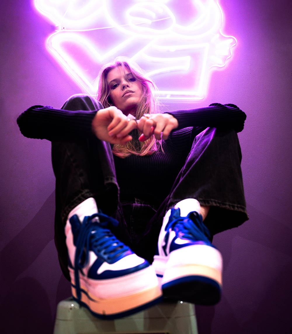 Baskets The Riot Cuir Blue & White R13 - Jane de Boy